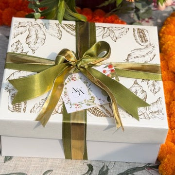 Gold & White Theme Hamper - The Wedding Hamper